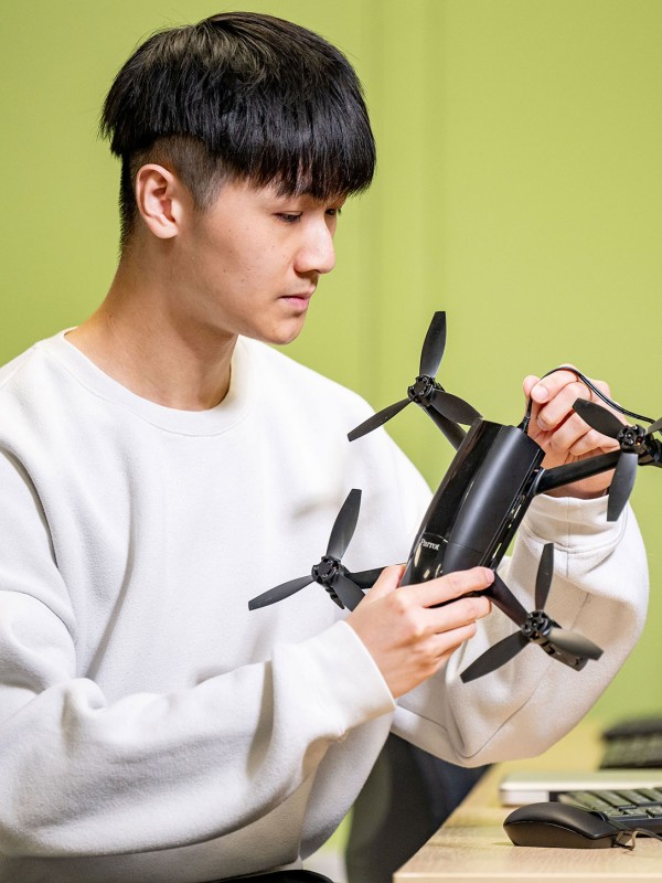 Electronic Engineering BEng (Hons) or MEng degree course 2025 entry ...