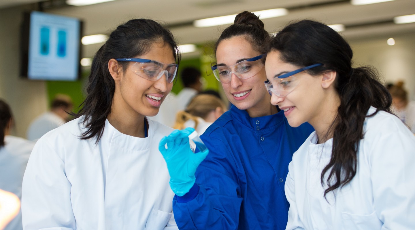 Microbiology BSc (Hons) degree course 2025 entry | University of Surrey